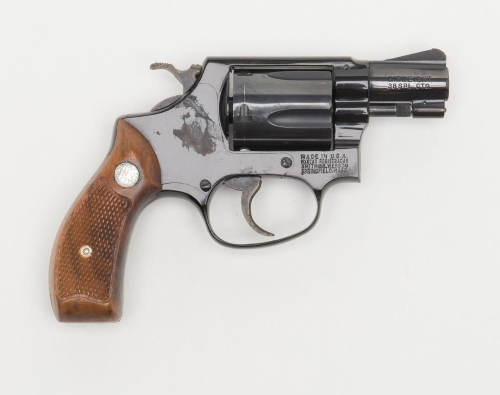 Smith & Wesson Model 37 Airweight DA revolver, .38 Special cal., 2 ...