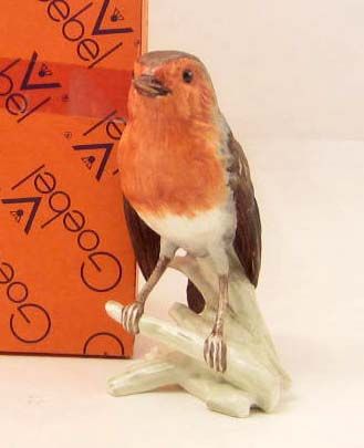 VINTAGE GOEBEL ROBIN FIGURINE W/ ORIG. BOX
