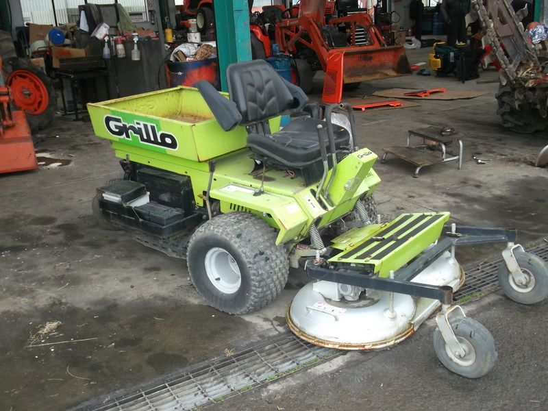 GRILLO FD300L ZERO TURN MOWER