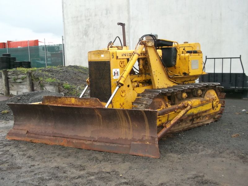 INTERNATIONAL TD9 SERIES B WITH BLADE