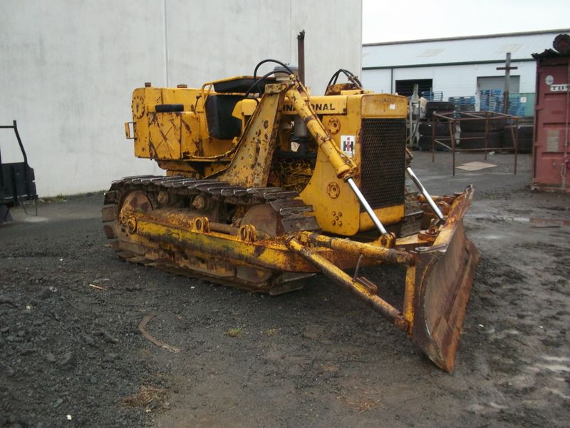 INTERNATIONAL TD9 SERIES B WITH BLADE