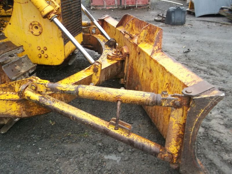 INTERNATIONAL TD9 SERIES B WITH BLADE