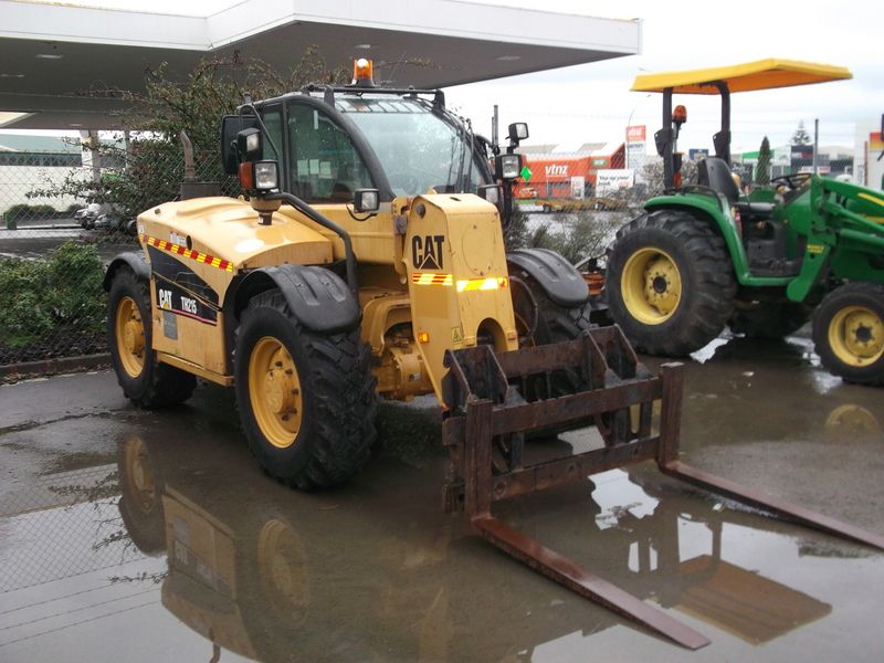 CAT TH215 TELEHANDLER