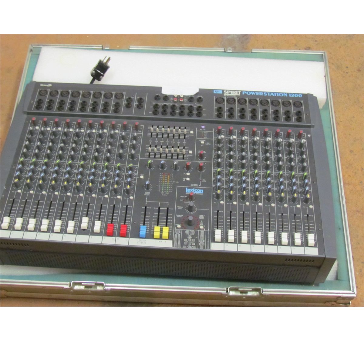 Soundcraft Spirit Power Station 300 Mixing Console