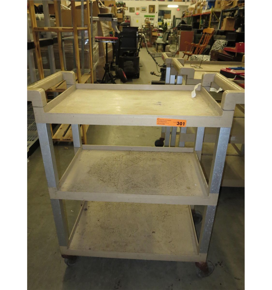 Rubbermaid rolling bus boy cart