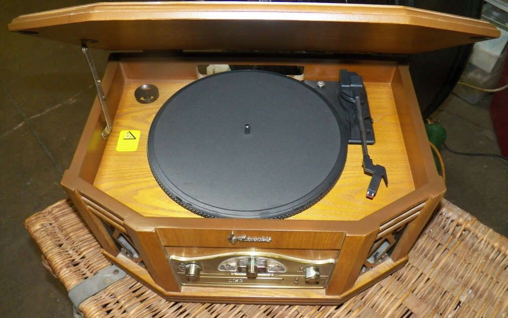 Emerson NR303TT Heritage Mini Stereo