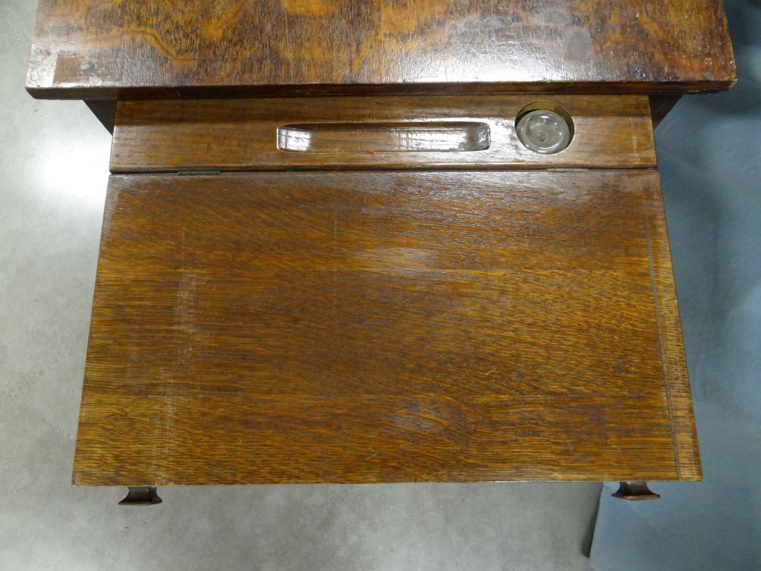 Cadillac Cabinet Co., Detroit, Mich., Cadillac desk table, end drawers ...