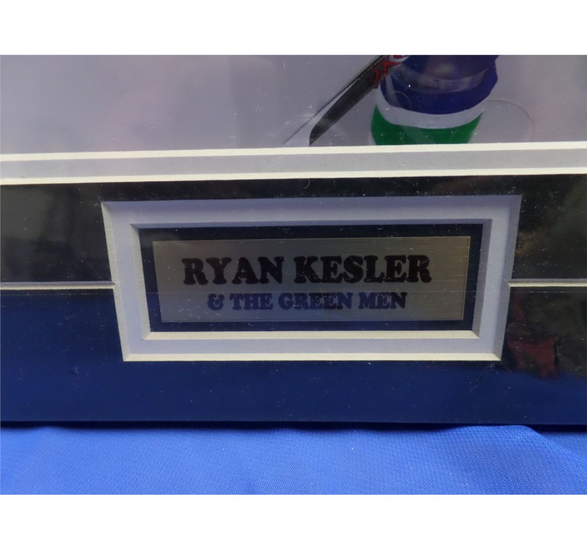 RYAN KESLER & GREEN MEN 8X10 PHOTO - SIGNED & MATT