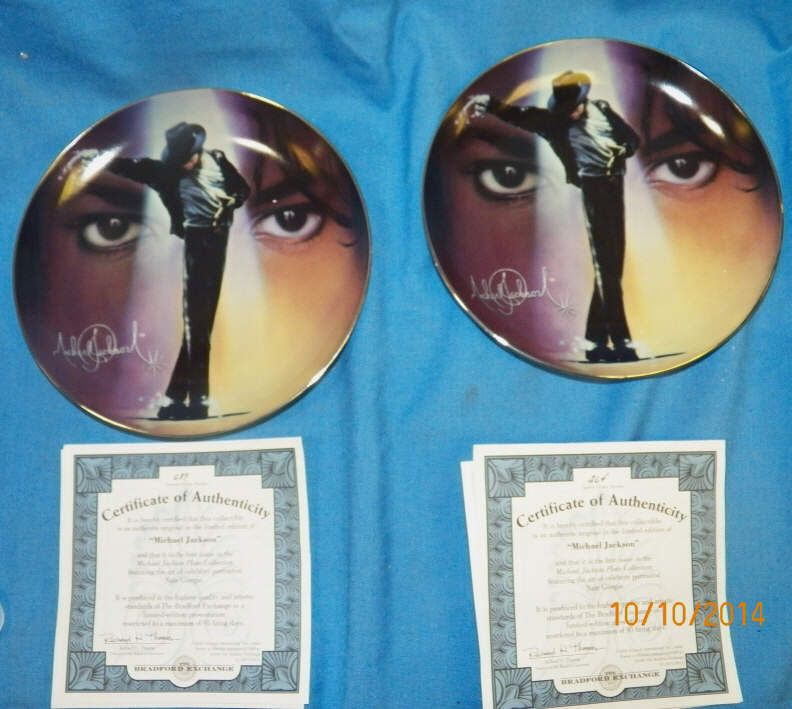 2-Michael Jackson Commerative Plates