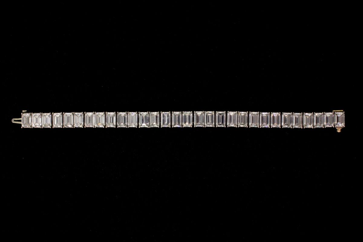 BRACELET: [1] Ladies Plat link bracelet; 30 EM diamonds, 7.2mm x 4.85mm ...