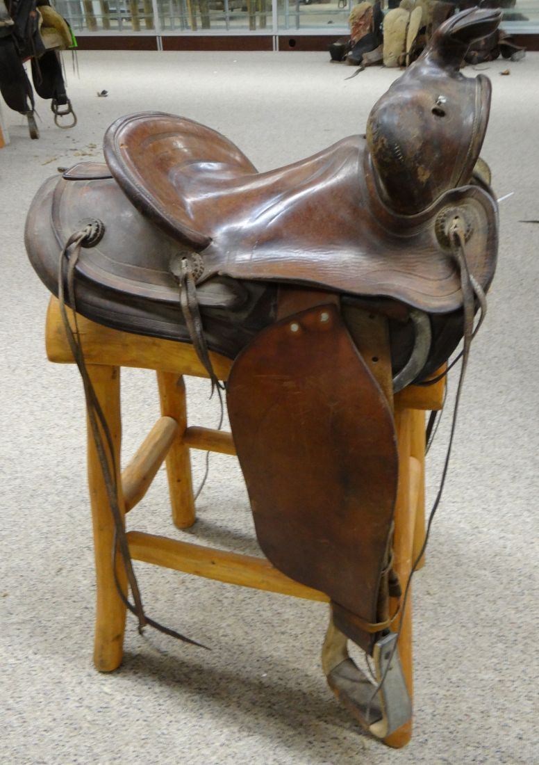 Heiser 13 1/2" saddle, M hanging Y brand back of cantle, sgle rigged ...