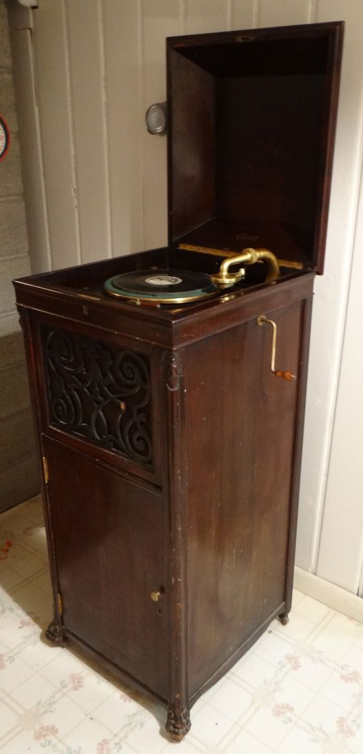 Edison Disc Player, mahogany cabinet