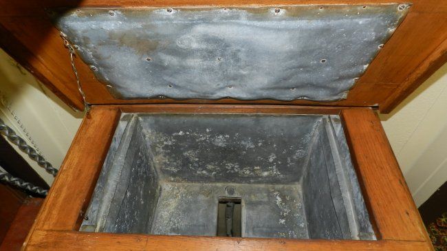 78) Stunning American oak Antique ice box (Alaska