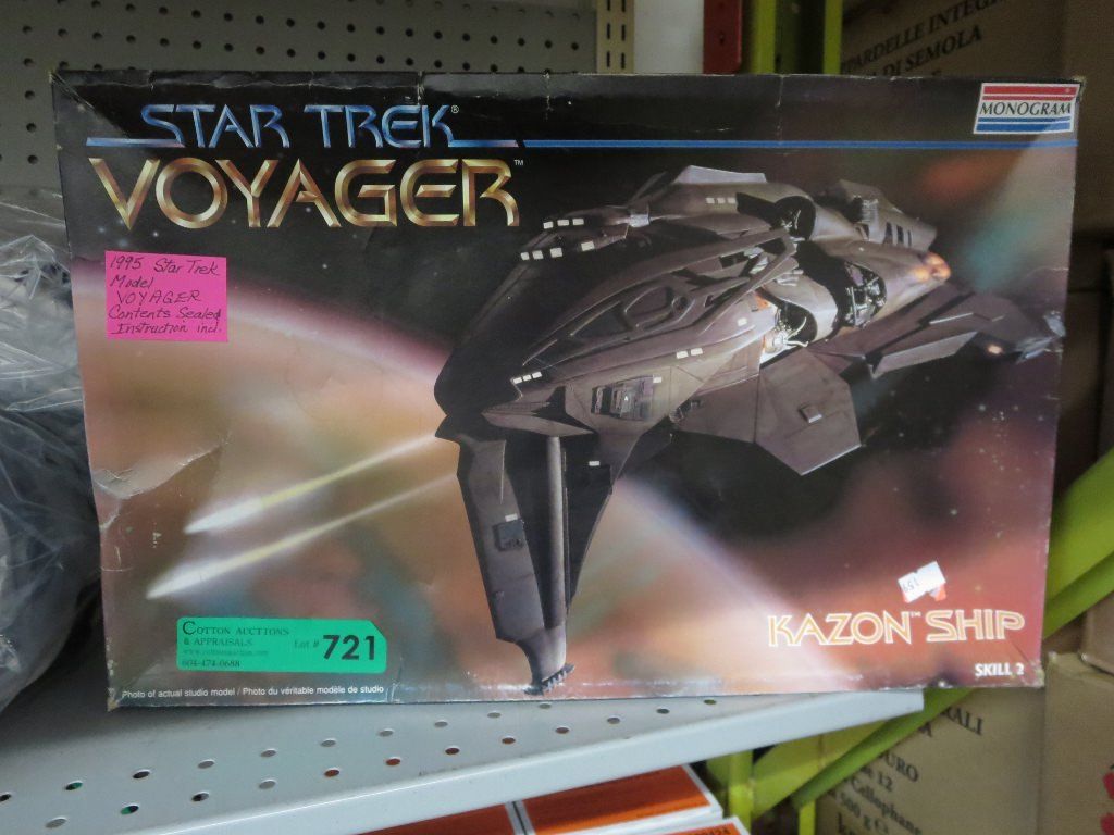 1995 Star Trek Voyager Kazon Ship model