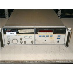 HP 8672A SYNTHESIZED SIGNAL GENERATOR
