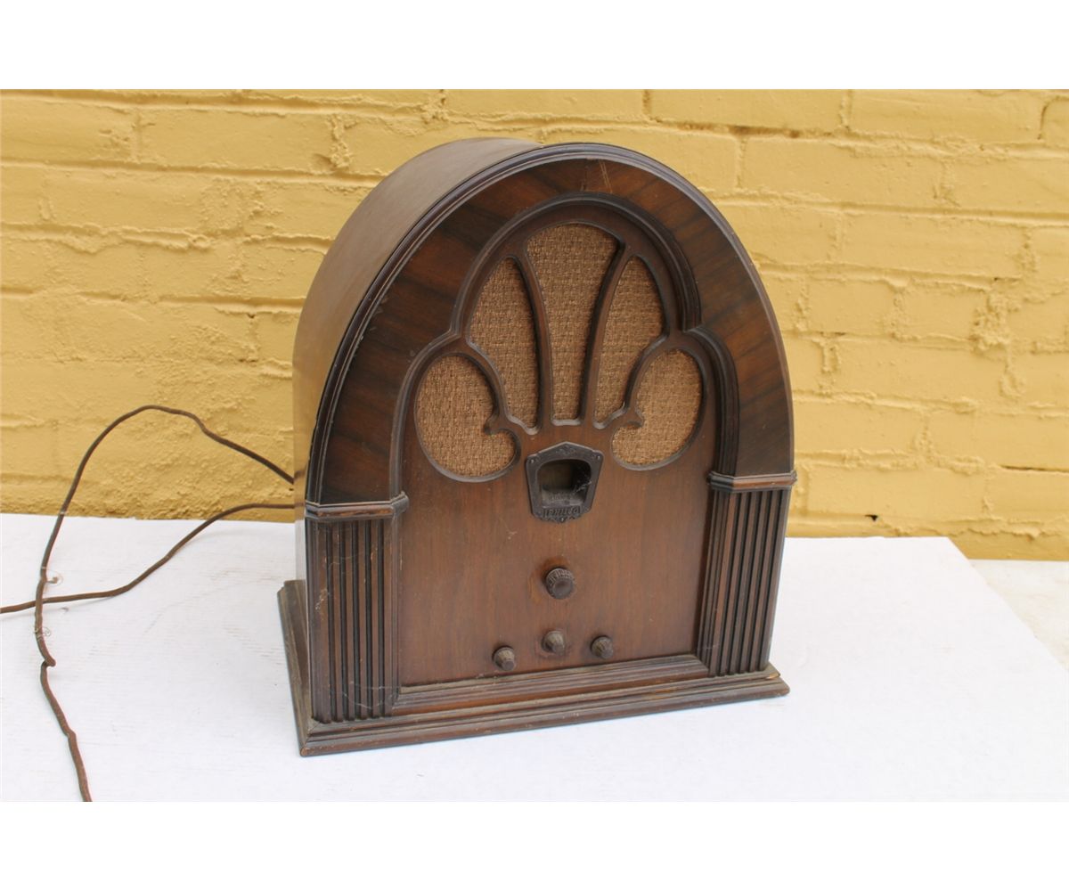 Philco Model 70 Wood Cathedral Tube Radio