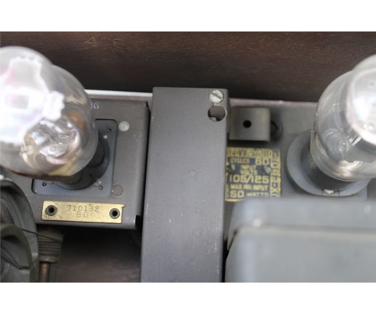 RCA Radiola 18 Tube Radio w/Factory Stand and Speaker