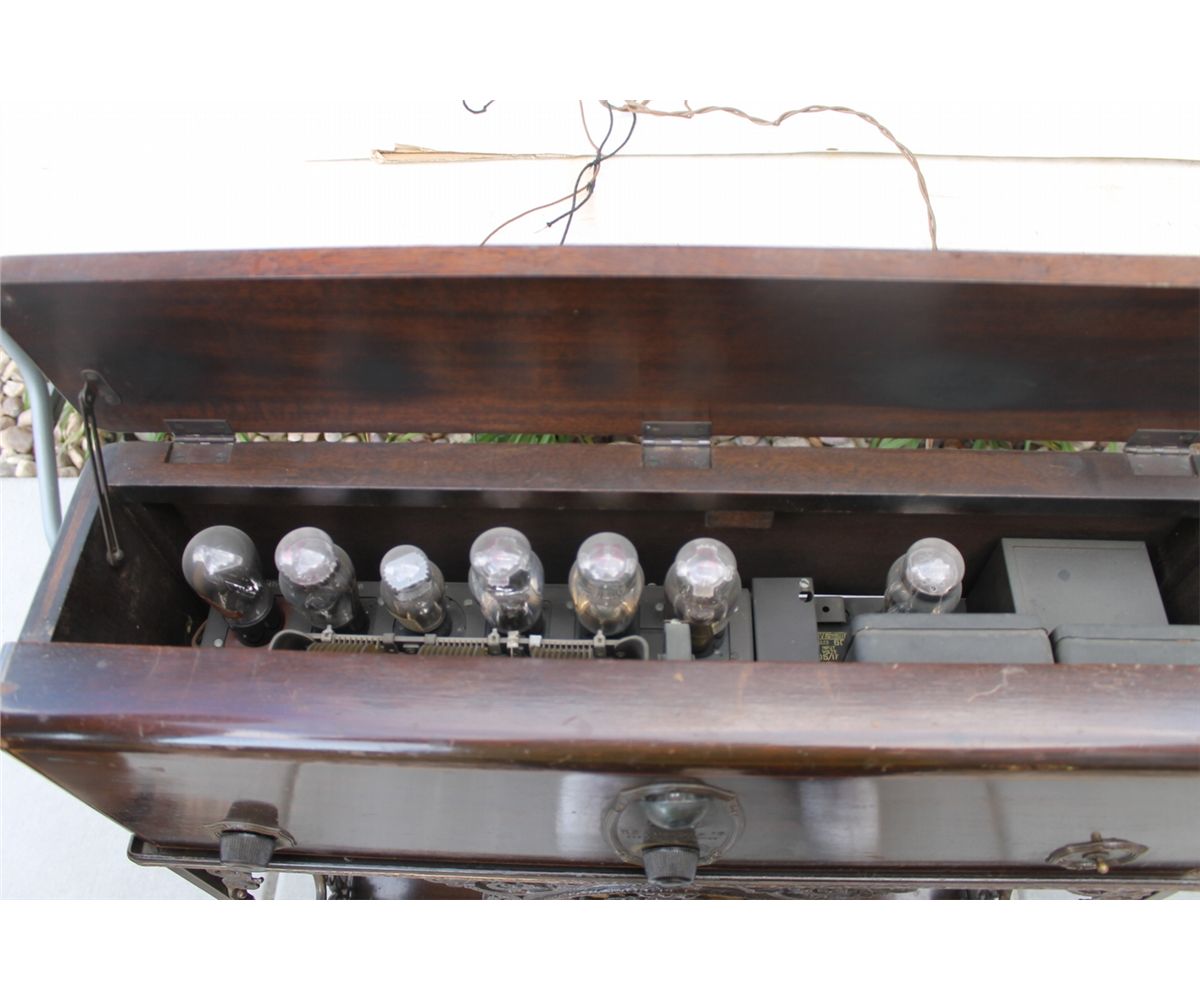 RCA Radiola 18 Tube Radio w/Factory Stand and Speaker
