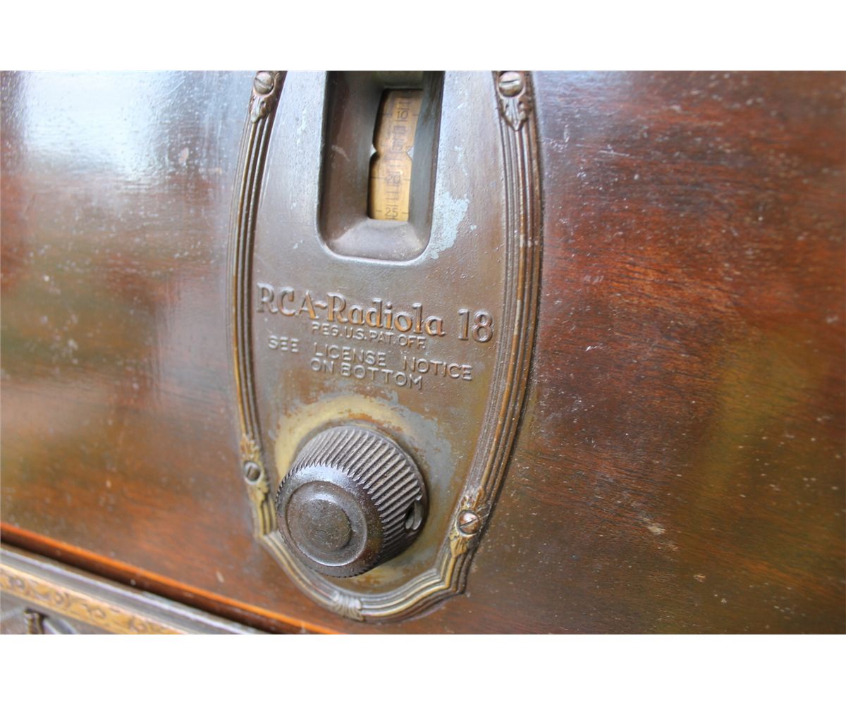 RCA Radiola 18 Tube Radio w/Factory Stand and Speaker