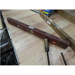 VINTAGE WOOD LEVEL