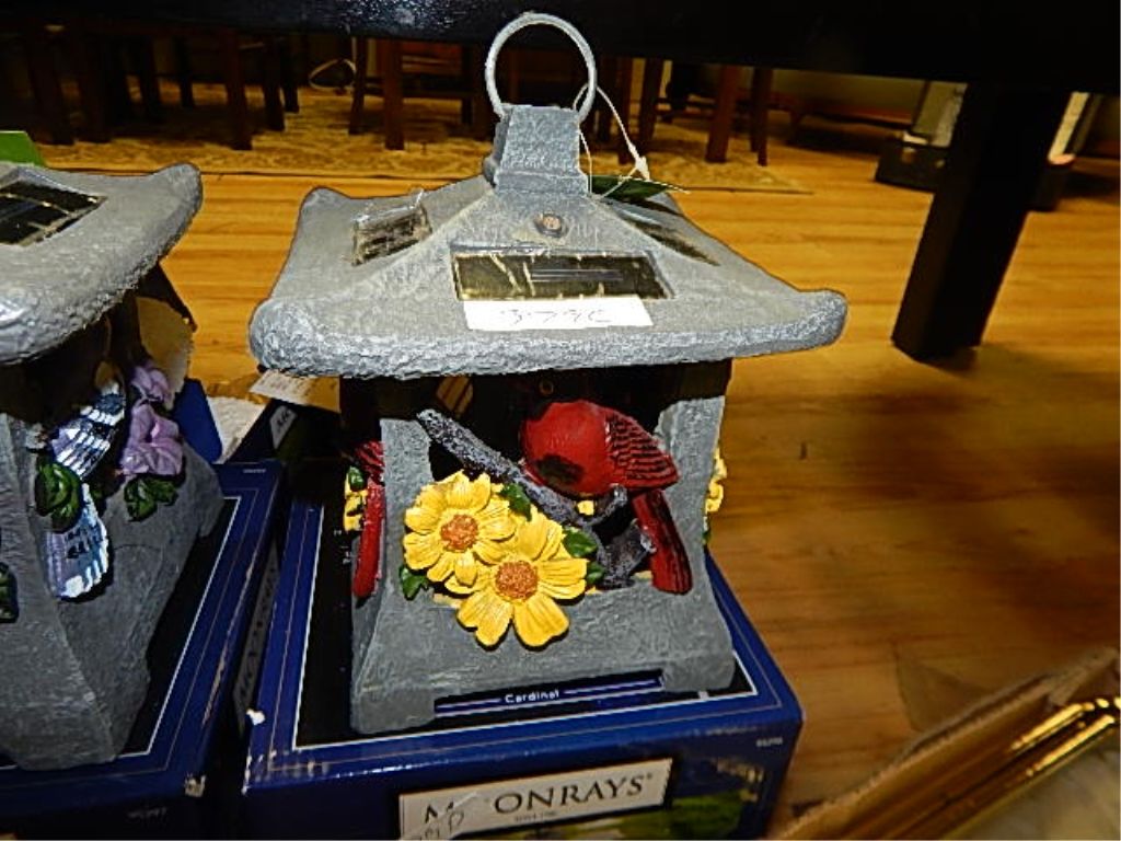 SOLAR LIGHT -CARDINAL - NEW - WITH HANGING ROD