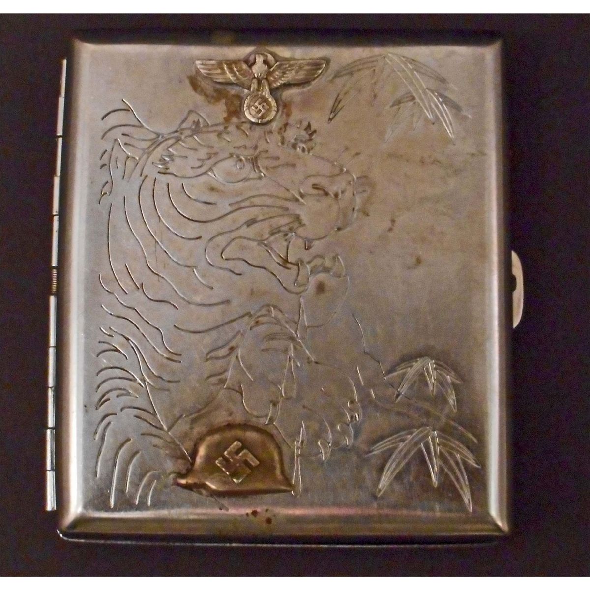 GERMAN NAZI CIGARETTE CASE WITH AN ENGRAVING OF A TIGER