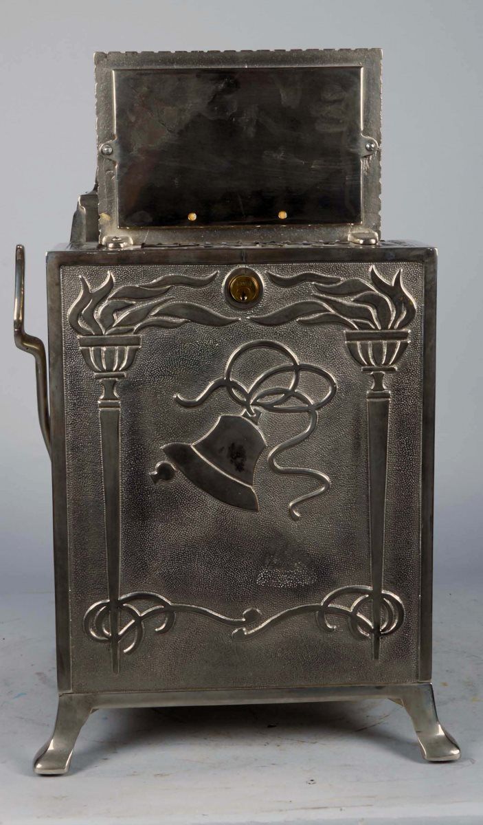 5 ¢ Mills Operator's Bell Iron Case Slot Machine.