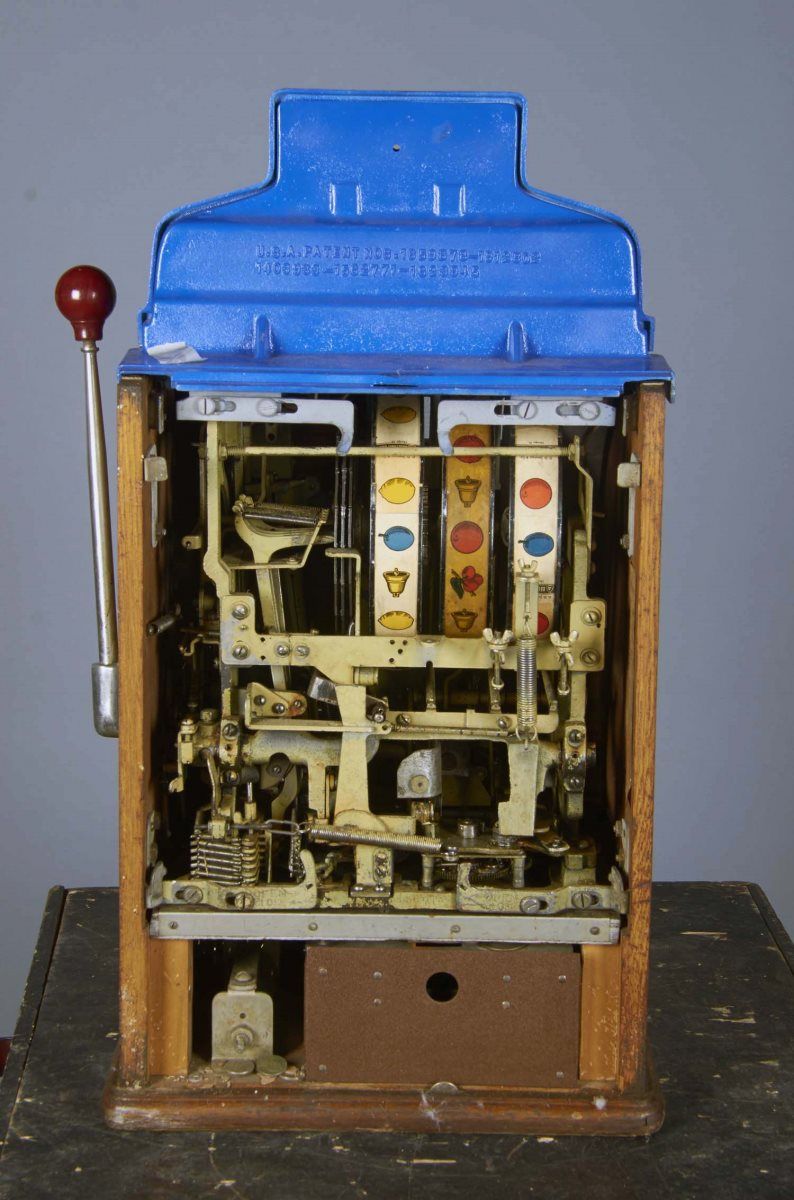 5 ¢ Jennings Victory Chief Slot Machine