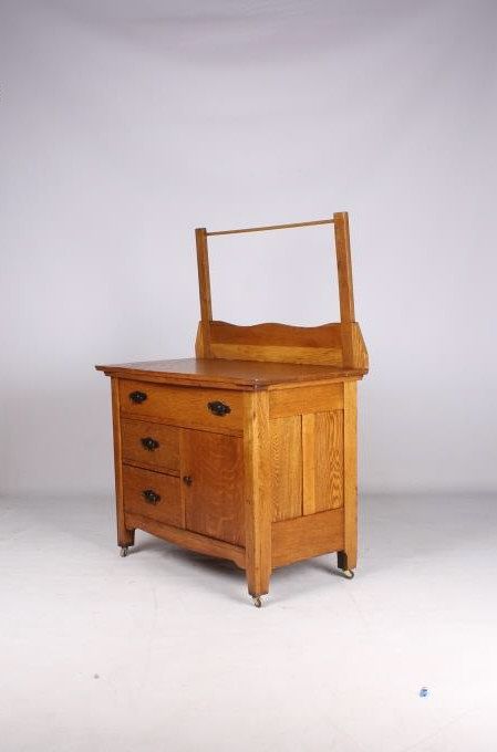 Antique Oak Wash Stand with Towel Bar This is a ha