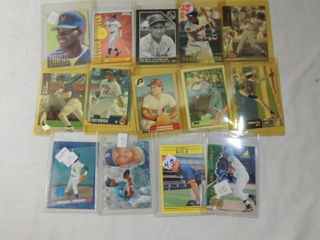 Lot 14 Assorted Baseball Player Cards