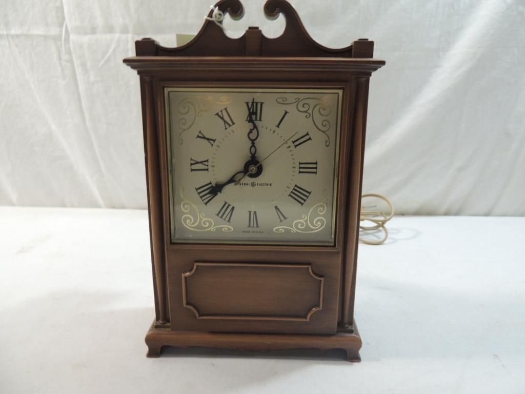 VINTAGE GENERAL ELECTRIC GE TABLE CLOCK