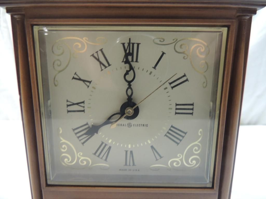 VINTAGE GENERAL ELECTRIC GE TABLE CLOCK