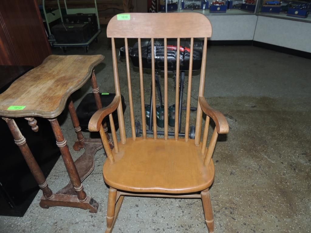 VINTAGE COLONIAL ROCKING CHAIR