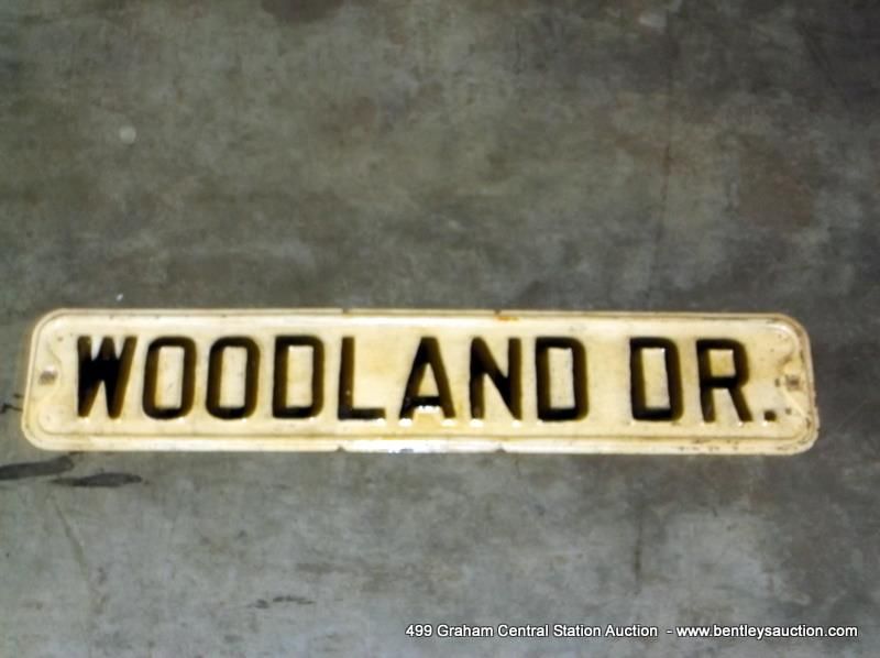 WOODLAND DR METAL SIGN