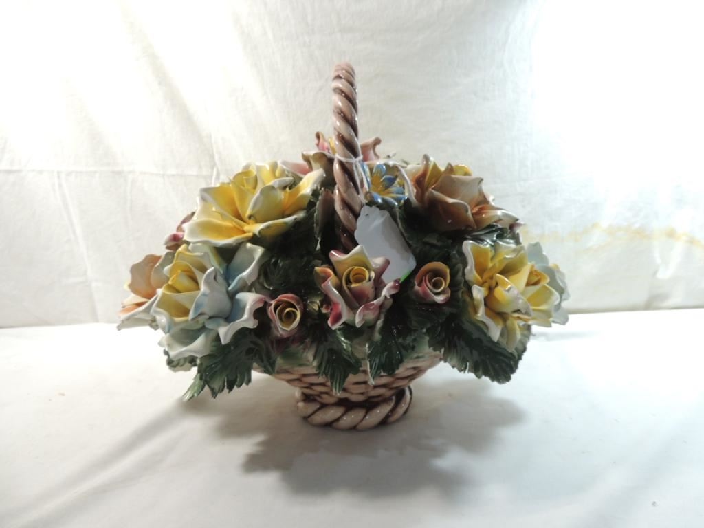 CAPODIMONTE LARGE FLOWER BASKET