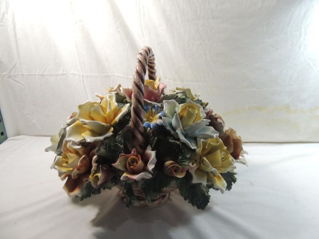CAPODIMONTE LARGE FLOWER BASKET