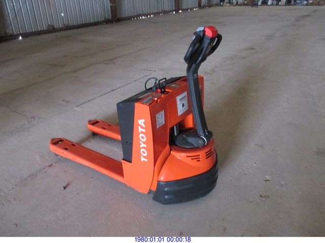 TOYOTA ELECTRIC PALLET JACK