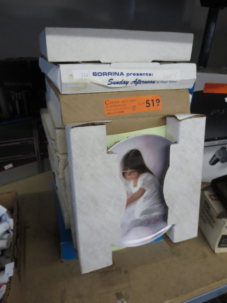 10 Collector plates in original boxes