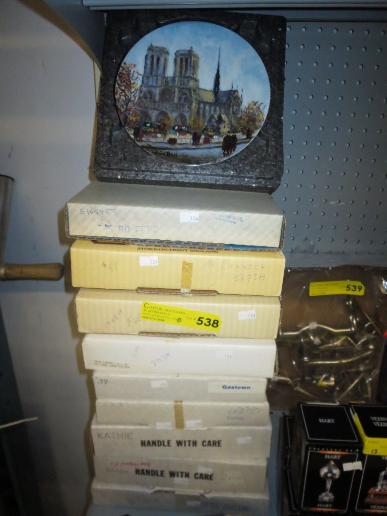 10 Collector plates in original boxes
