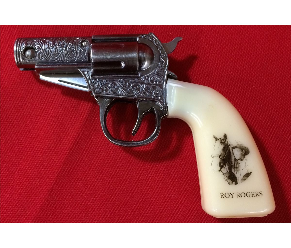 Roy Rogers "Gun" Knife and Western Belt Buckle