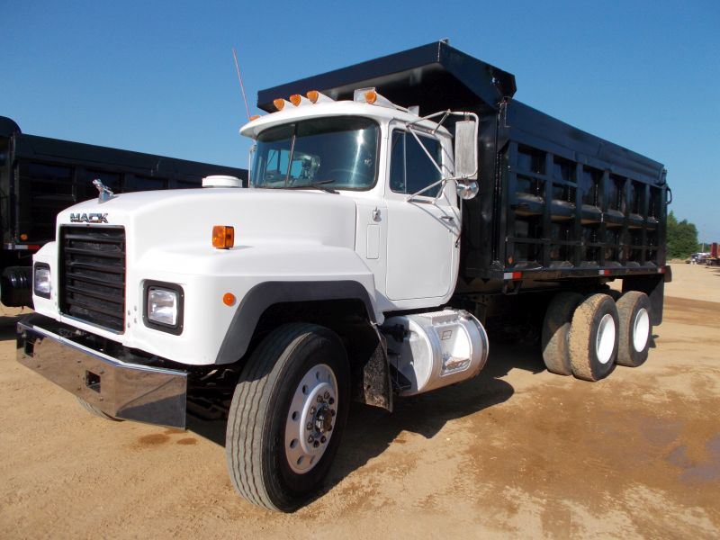 1996 MACK RD 690S TRI-AXLE DUMP, S/N 1M2P264C4TM022110, 300 HP MACK DIESEL, 7 SPD TRANS, 44K ...