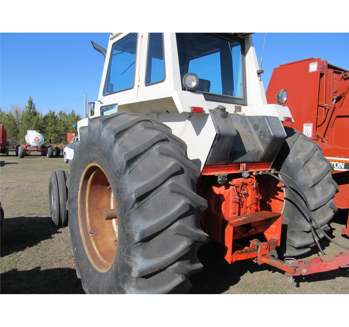 CASE 1370 AGRI-KING TRACTOR