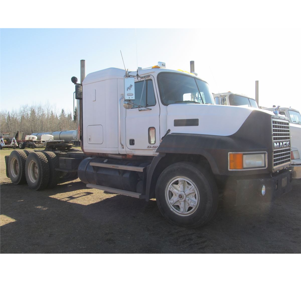 2000 MACK 600 TRUCK TRACTOR