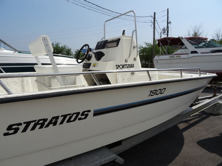 1995 Stratos 1900 Sportsman 19' CC Open Fish