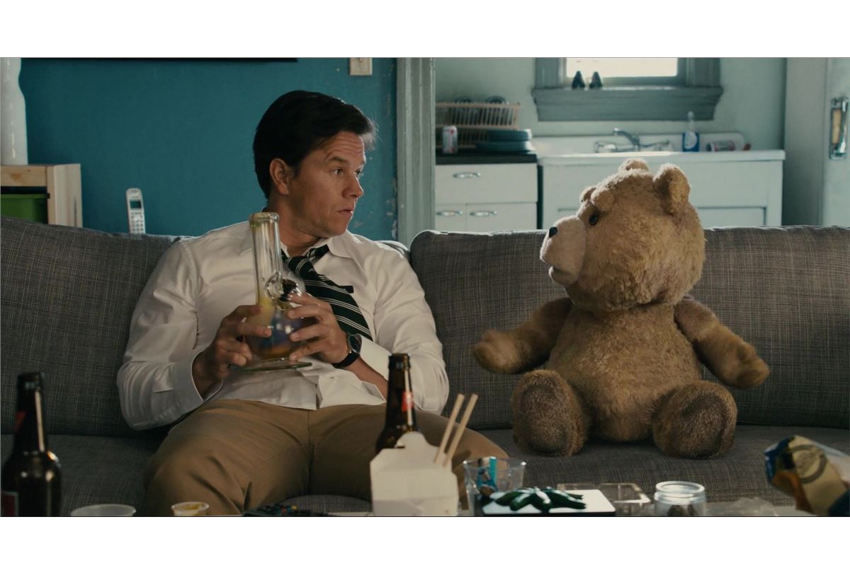 Ted 2012 Movie Mark Wahlberg Production Used Glass Water Pipe Prop