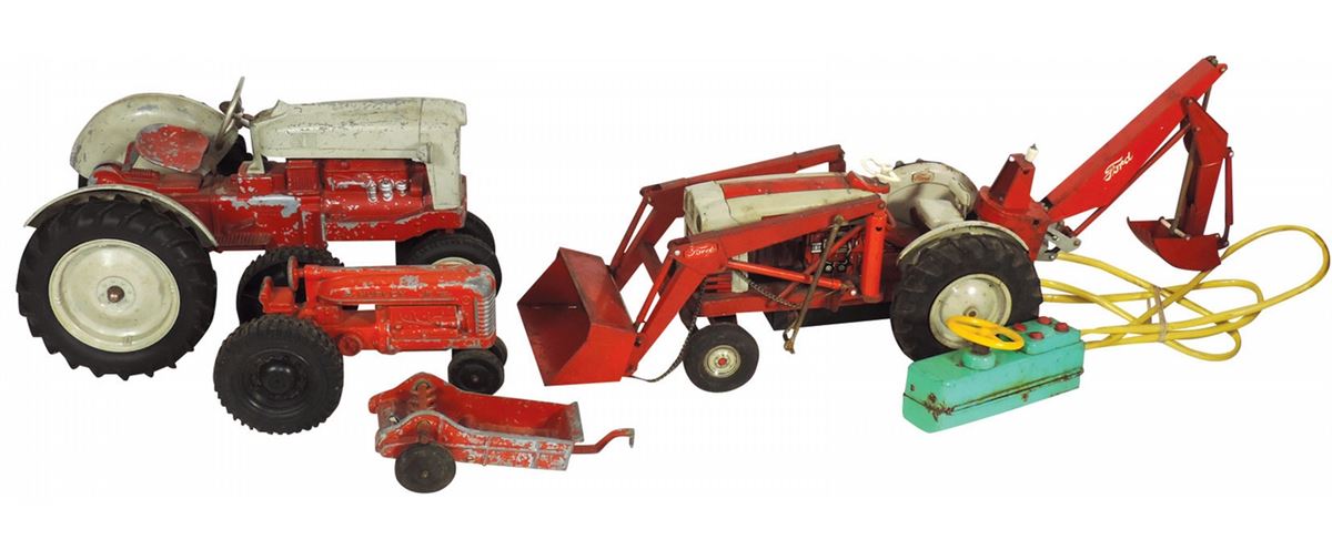 Farm toys (4), Ford 1841 Industrial battery operated tractor w/loader ...