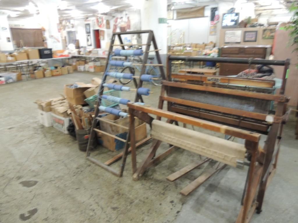 ANTIQUE UNION LOOM NO. 36 W/ YARN & ACCESSORIES
