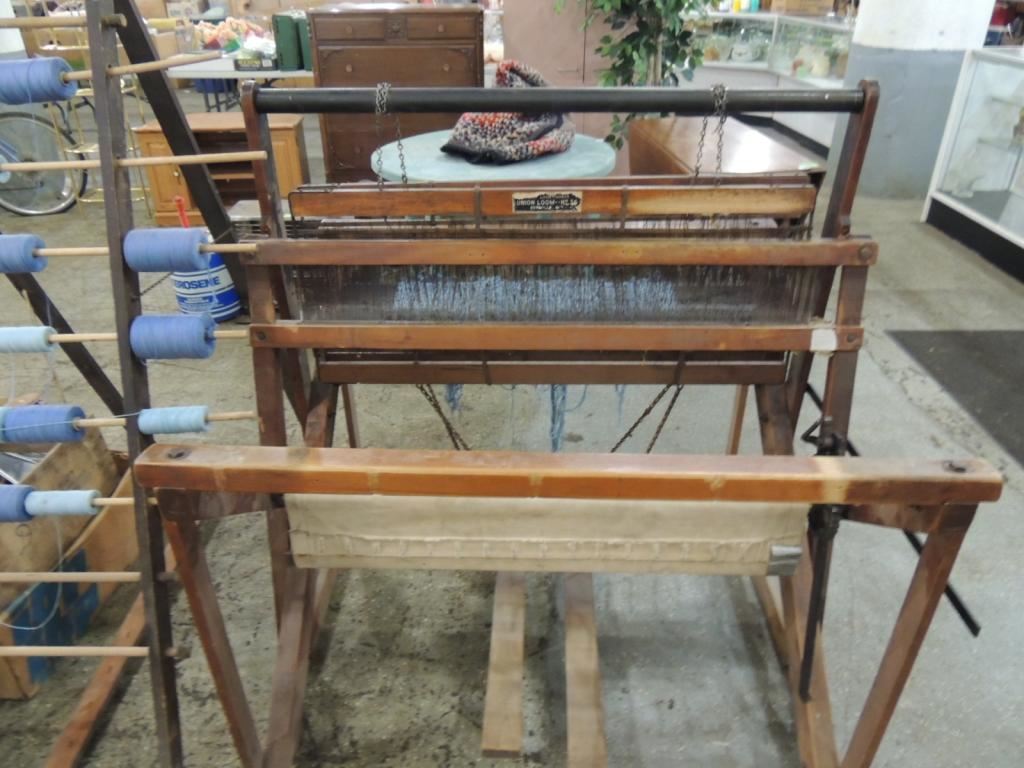 ANTIQUE UNION LOOM NO. 36 W/ YARN & ACCESSORIES