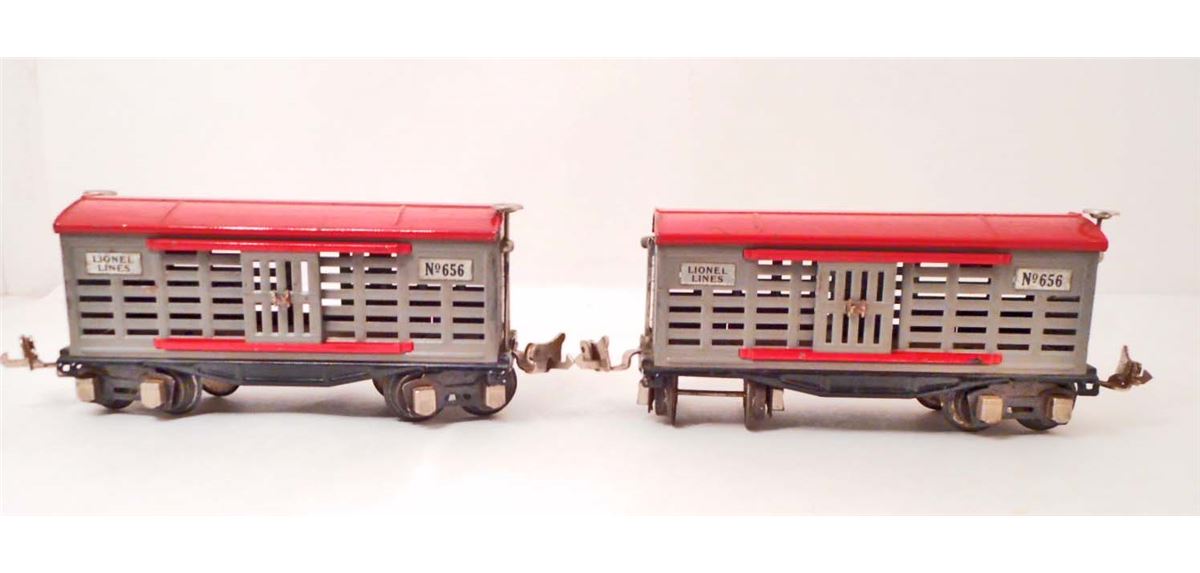 LOT OF 5 VINTAGE LIONEL TRAIN CARS W/ BOXES