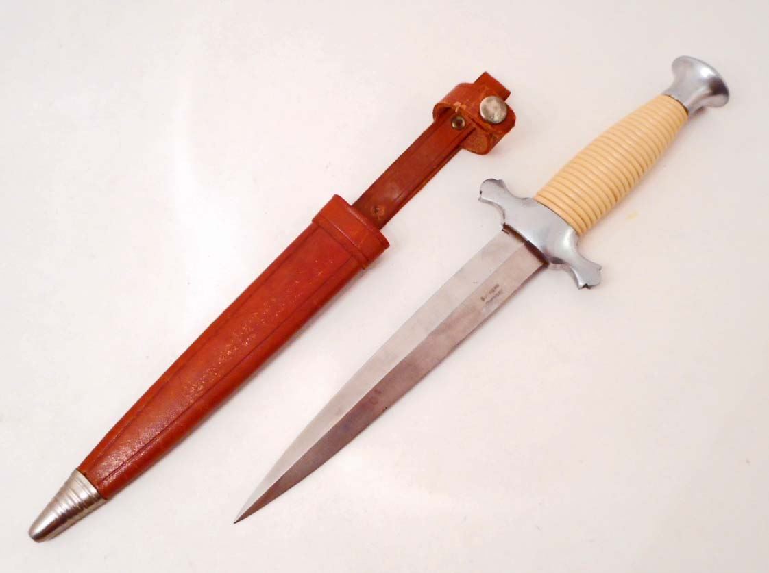 SHORT SOLINGEN GERMAN DAGGER W/ BROWN LEATHER SHEATH